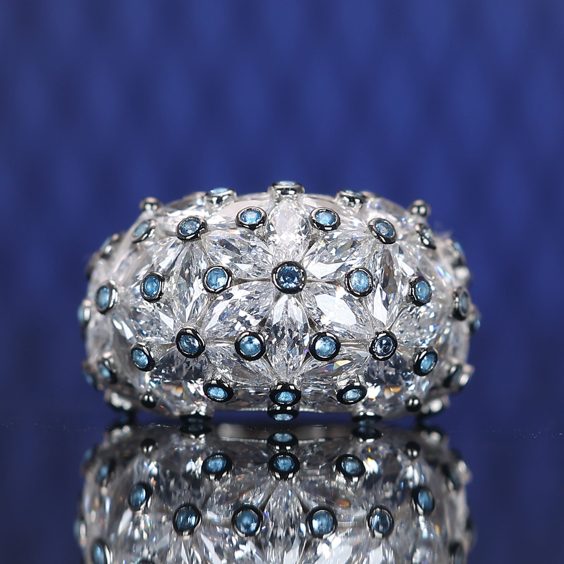 Limited edition Micro-setting clear and blue diamond color Lab created ...